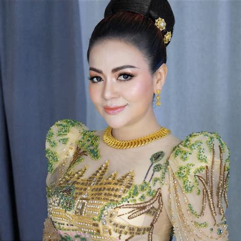 ខាត់ • ព្រំដែនអារម្មណ៍ ការដឹងខ្លួន ទប់ខ្ញុំមិនឲ្យជ្រុល ពេលខ្លះខឹង តែព្យាយាមទុកមុខឲ្យ