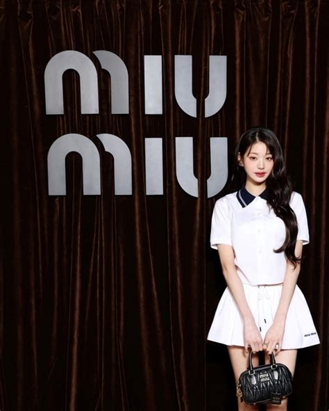 Twice モモ、ive ウォニョン、 G I Dle ミンニ「miu Miu」のショーに出席！個性溢れるファッションを披露 Kstyle