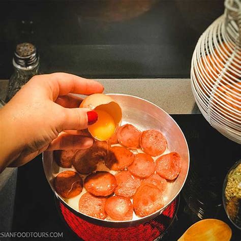 طرز تهیه سوسیس تخم مرغ قهوه خانه ای مخصوص
