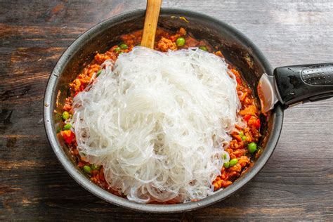 Бобовая фунчоза с мясным соусом — Ботаничка