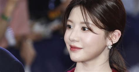 고윤정 꽃향기 나는 미소