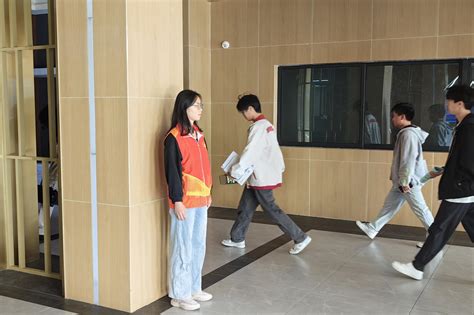 建设文明校园 我们在行动！——电子工程学院设立“文明监督岗” 桂林信息科技学院