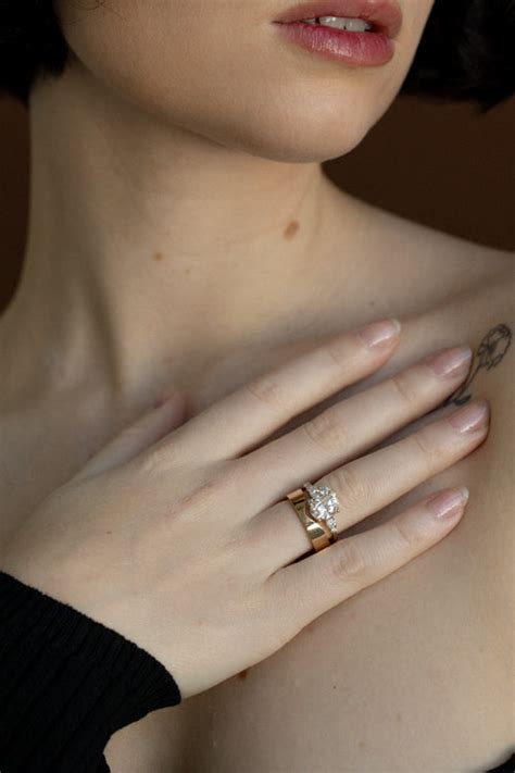 Contour V Cigar Band June Rings