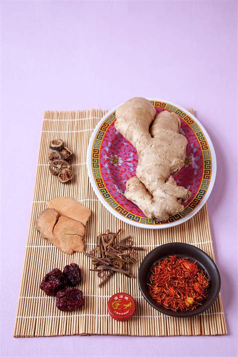 Traditional Chinese Medicine Ginger Root Saffron Thread And Tiger