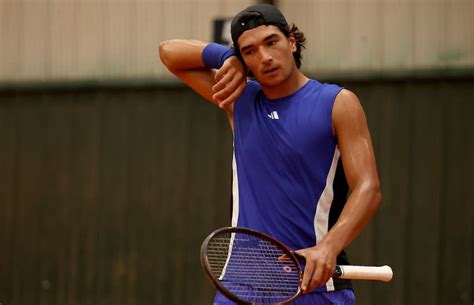 henrique rocha é derrotado por italiano e fica a uma vitória da chave