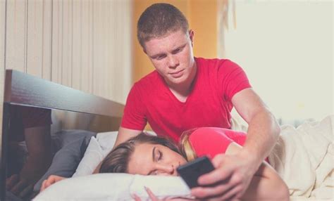 7 Ways A Man With Mother Abandonment Issues Will Act Out Happier Human