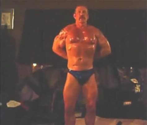 Bodybuilder Poses Thisvid Com