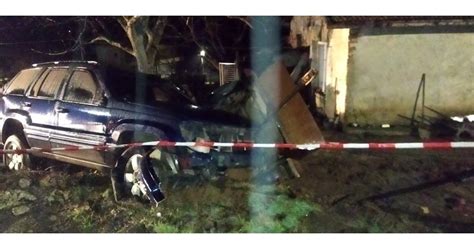 Вижте джипа помлял 5 коли блъснал се и в автобус Снимки