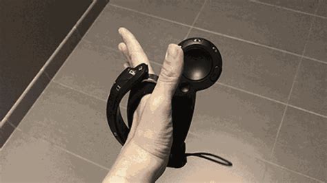 See How Valves Knuckles Controller Lets You Make Any Gesture You Want