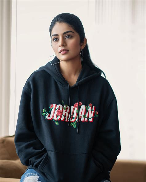 Megha Shetty లేలేత సొగసులతో హీటెక్కిస్తున్న మేఘ శెట్టి Namasthe