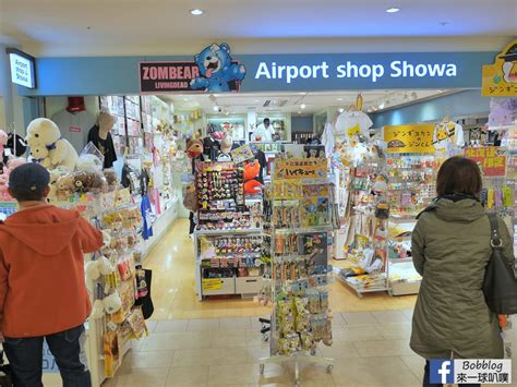 新千歲機場逛街購物出境前商店街、新千歲機場免稅店 來一球叭噗