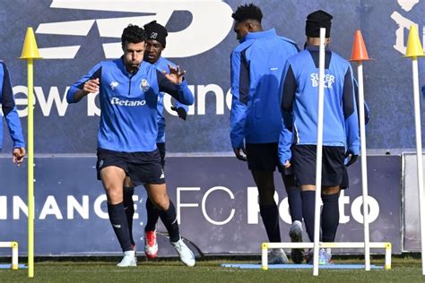 Marcano E Reforços Tomás Pérez E William Gomes Inscritos Na Uefa Pelo