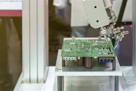High Technology And Modern Automatic Robot For Pcb Print Circuit Board Assembly Machine During