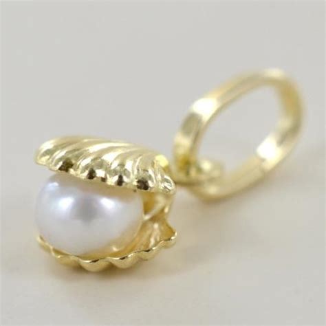 Ciondolo Conchiglia Piccolo Con Perla In Oro Giallo Gioielloro It