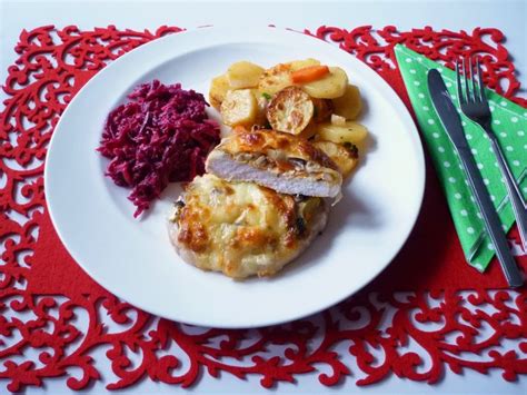 Przepis Kotlety schabowe z cebulą i pieczarkami przepis Gotujmy pl
