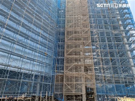 快訊／「台中綠美圖」驚傳工安意外 1工人2樓噴漆失足墜樓重傷送醫 社會 三立新聞網 Setncom