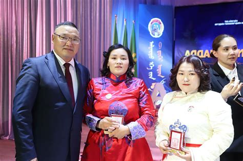 Монгол Улсын Ерөнхийлөгчийн зарлигаар Эхийн алдар 2 дугаар зэргийн одонгоор шагнагдсан