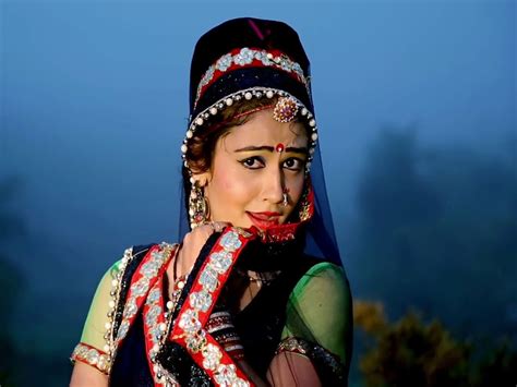 Entertainemnt News Gori Nagori Beautiful Dance In Rain Video Viral In