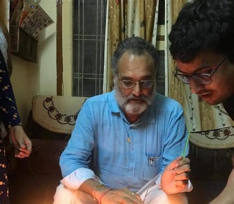 बाबा चलती फिरती पाठशाला हैं