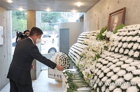 김동길 교수 빈소 조문 온 김대기 비서실장 연합뉴스