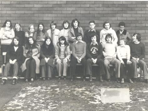 Photo de classe 1ère C 7 Lycée E Delacroix de 1976 Lycée Eugene