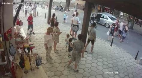 Задържаха млад местен бабаит нападнал незрящи туристи в Несебър