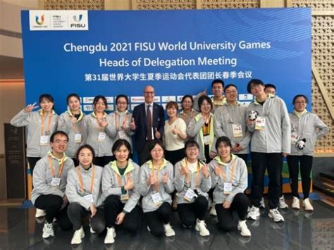 外语语言训练中心中心师生为大运会春团会提供语言志愿者服务