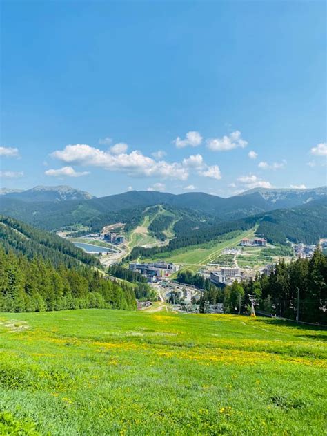 여름철 산악 스키 리조트의 파노라마 전망 · 무료 스톡 사진