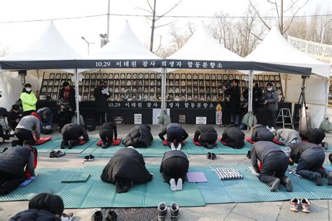 현장스케치 이태원 참사 희생자 안식 기원 159배 죽어도 여한없다 집무실로 향한 유가족