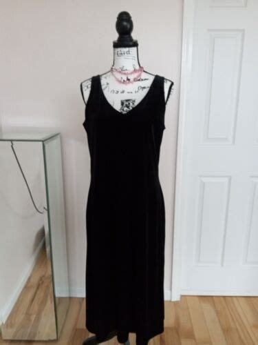 Laura Ashley Vintage Black Elegant Velvet Slip Dres Gem