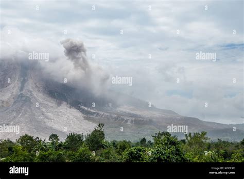 Eruption Of Volcano Sinabung Sumatra Indonesia 28 09 2016 Stock