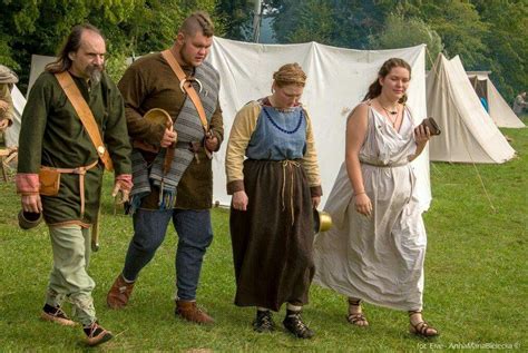 Pin By Tomáš Klouda On Boba římská Aged Clothing Historical Fashion