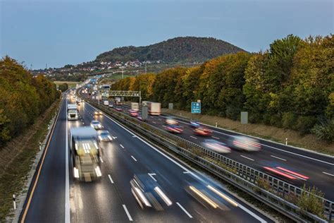 Kfz Versicherungen Massive Preissteigerungen Ab 2025 Erwartet Exxpress