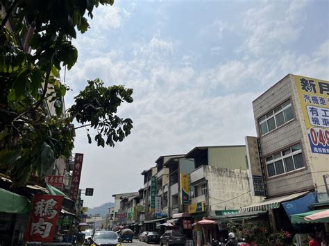南投國姓必吃美食【阿成小吃】 人氣超高的排隊美食，在地人、觀光客通吃的人氣小吃店。滷味必點推薦，平價又美味。 鍾小殷的幸福玩樂趣