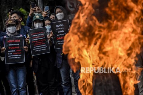 Aksi Mahasiswa Peringati 2 Tahun Pemerintahan Jokowi Republika Online