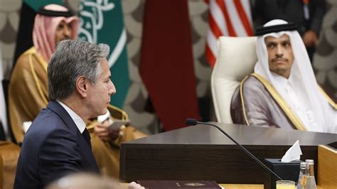 البروتوكول وخروج محمد بن سلمان شخصيا لاستقبال رئيس إيران بمقر القمة