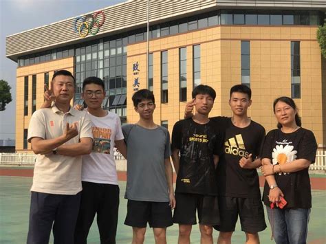 守得云开见月明 ——记高三体育团队朱彤和王旭教练 搜狐大视野 搜狐新闻