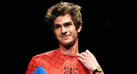 アンドリュー・ガーフィールド、スパイダーマンの衣装を盗む