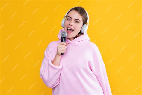 Premium Photo Singer Girl In Headphones With Microphone On Yellow