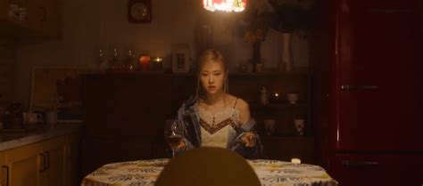 朴彩英solo预告“卖关子”，一夜播放七百万，她好像又“失恋”了rosie