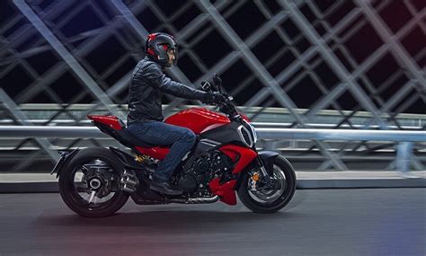 Motorrad Vergleich Triumph Rocket 3 R 2024 Vs Ducati Diavel V4 2024