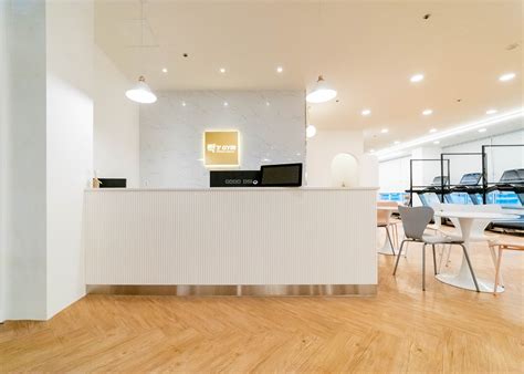 안산상가인테리어 피티샵 캐쥬얼한 분위기의 활기찬 컨셉으로 연출