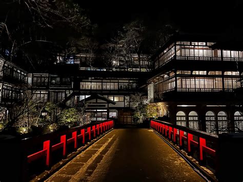 「千と千尋の神隠し」のモデルと言われる四万温泉の宿 地球の歩き方