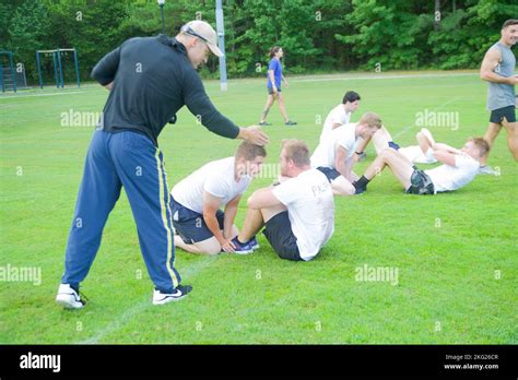 Delayed Entry Program Dep Future Sailors Participating In A Workout