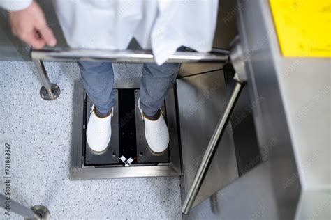 Industrial Static Eliminator Factory Worker Standing On Anti Static
