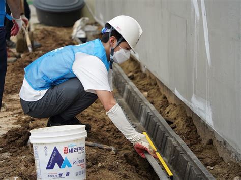야고르지 On Twitter 파리패션쇼 이후로 다시 친한척 하는 중인가보네 이미지 쇄신용 얘미들 맘달래기용 ㅈㄴ는 울고 빡통이는 신경 안쓰고 ㄴㅃㄴ