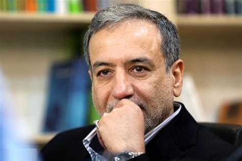 فرارو تذکر هوشمندانه عراقچی به مترجم در نشست خبری ویدئو