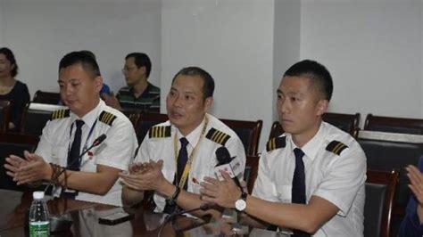 川航英雄機長是重慶九龍坡人 姐姐稱他的性格特點就是執著 每日頭條