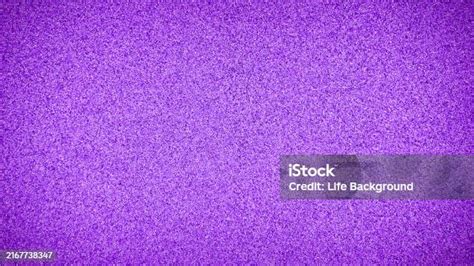밝은 보라색 톤의 생생한 4k 거친 질감으로 눈에 띄는 배경 배경 화면 및 배너를 만드는 데 적합합니다 대담하고 활기차고 창의적인 디자인 요소가 필요한 프로젝트에