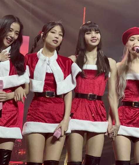 Blackpink chiêu đãi fan tiết mục Giáng sinh đặc biệt